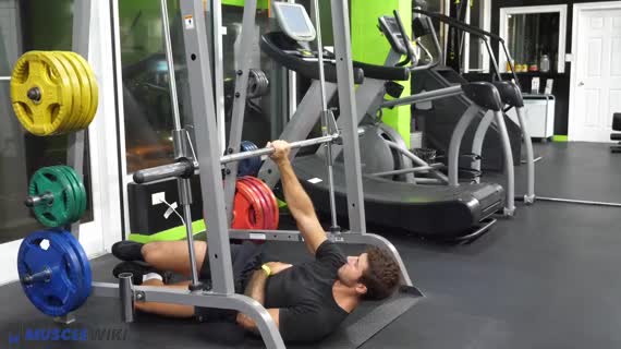 MuscleWiki - Smith Machine Oblique Crunch - Obliques